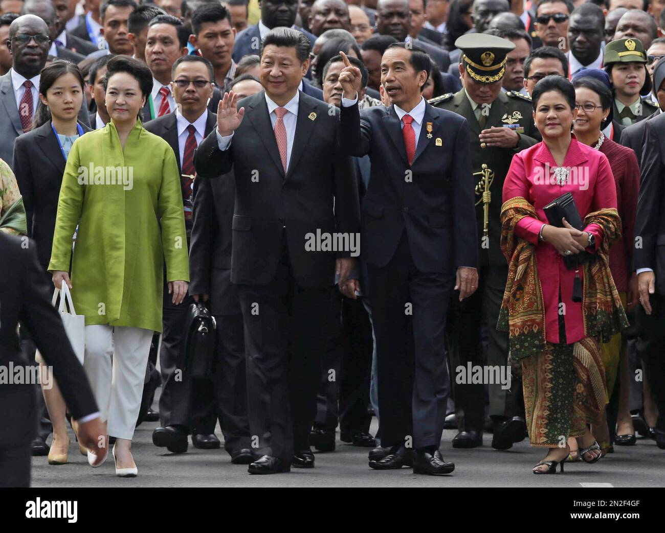 Chinese President Xi Jinping, center left, his wife Peng Liyuan, left, Indonesian President Joko ...