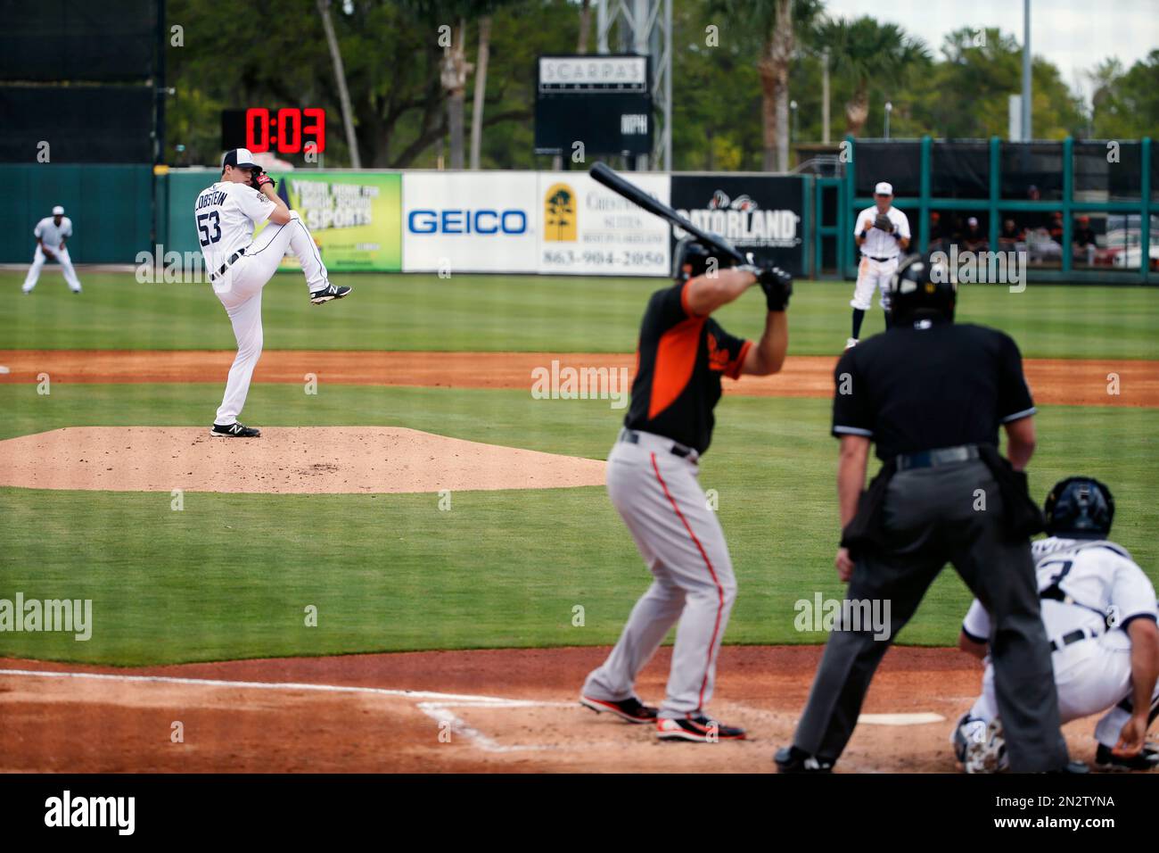 Detroit Tigers pitcher Kyle Lobstein, left, delivers his first pitch of ...