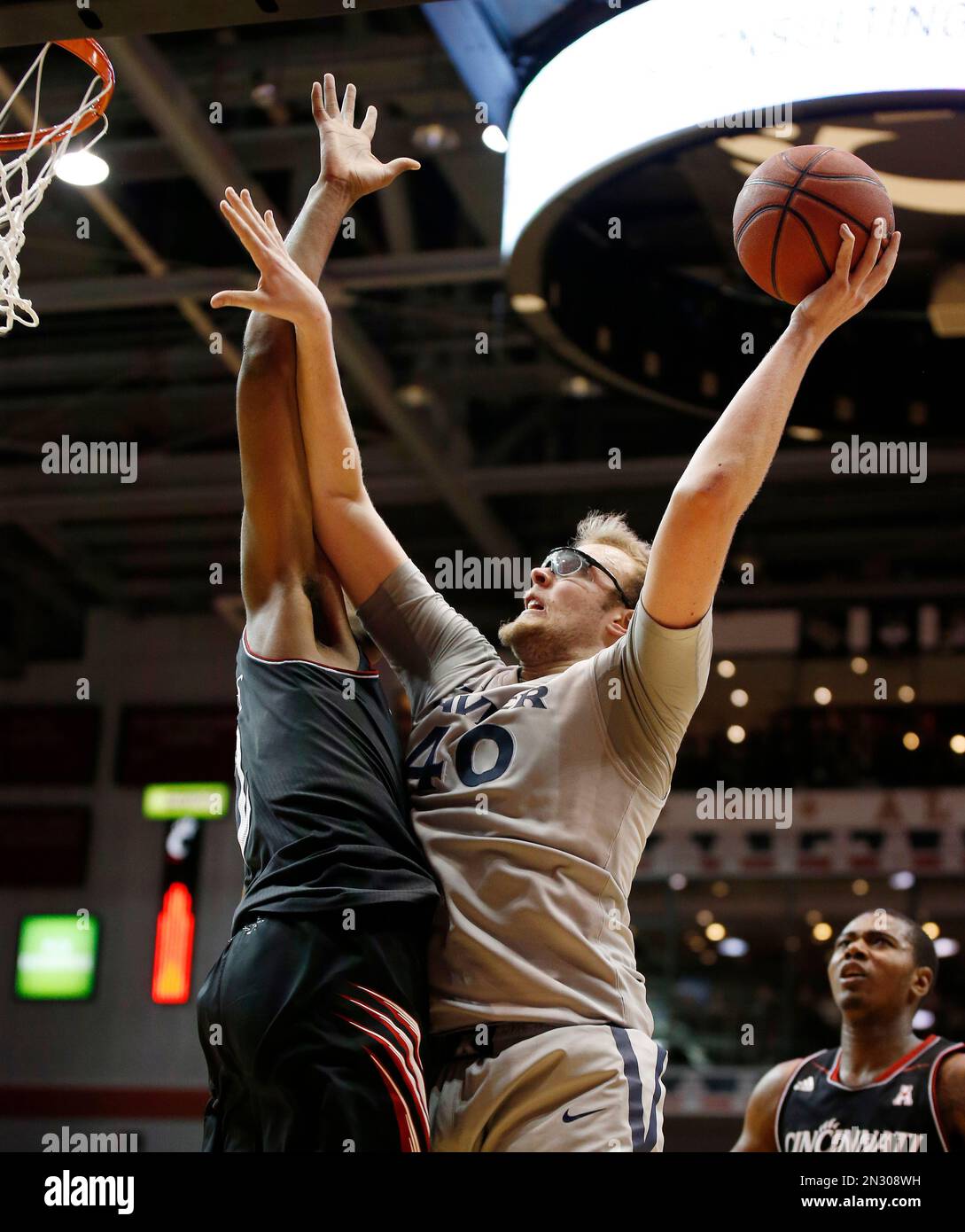 Xavier's center Matt Stainbrook (40) puts up a shot over Cincinnati's ...