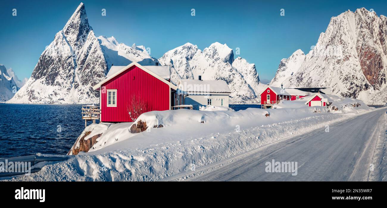 Panoramablick im Winter auf Hamnoy Village, Lofoten Islands. Frostige ...