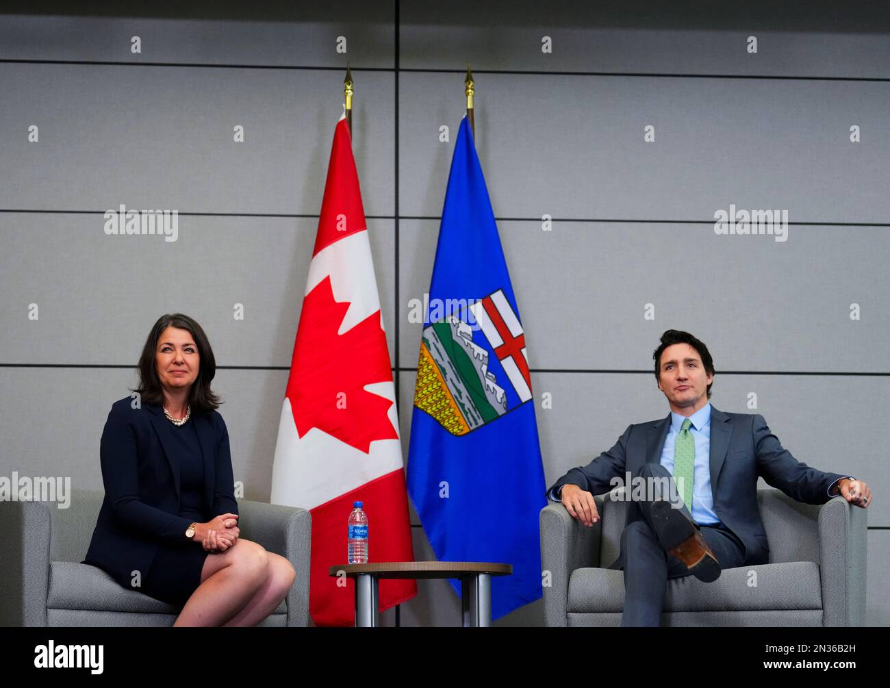Premierminister Justin Trudeau trifft sich mit Alberta Premier Danielle ...