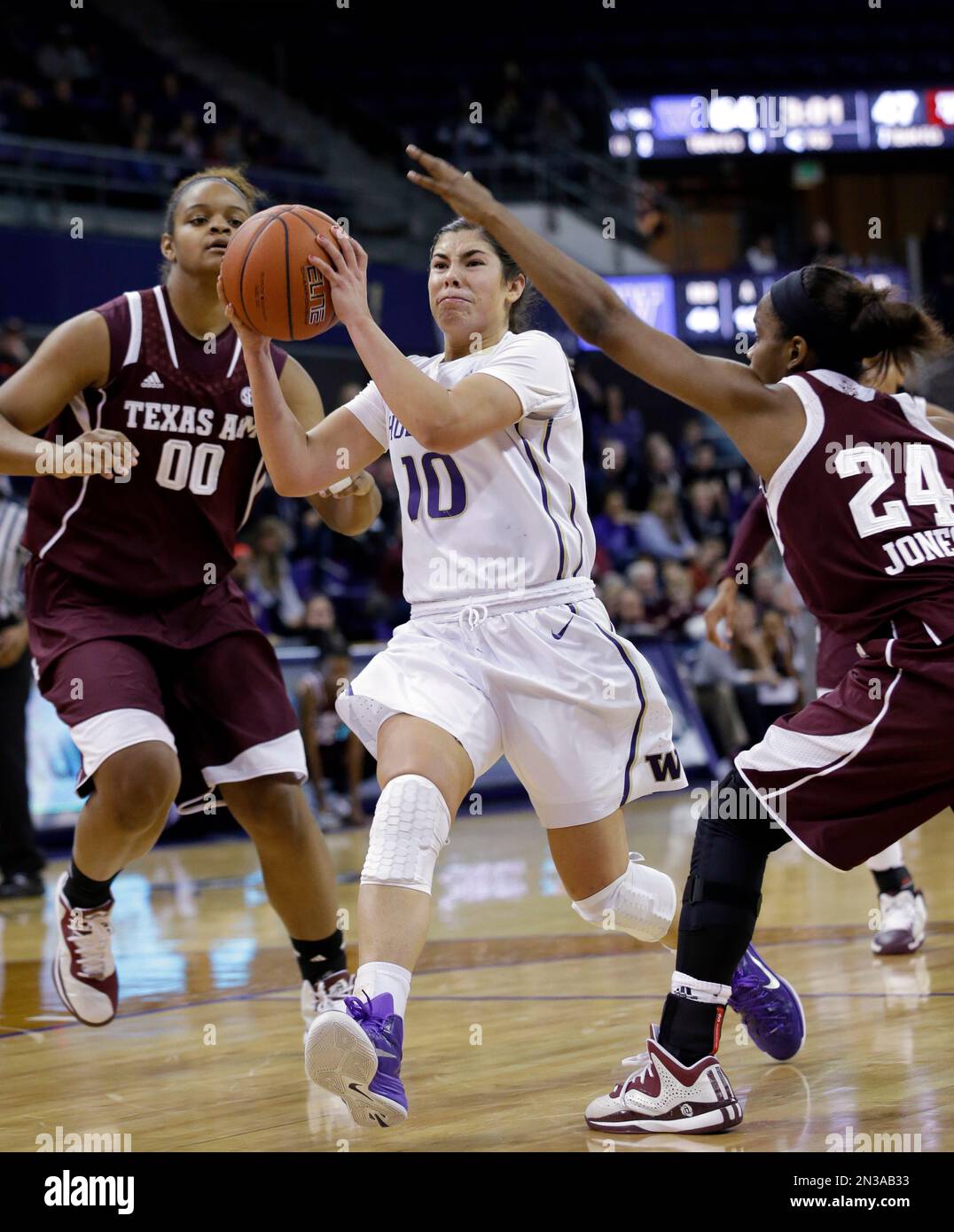 Washington's Kelsey Plum (10) drives between Texas A&M's Khaalia ...