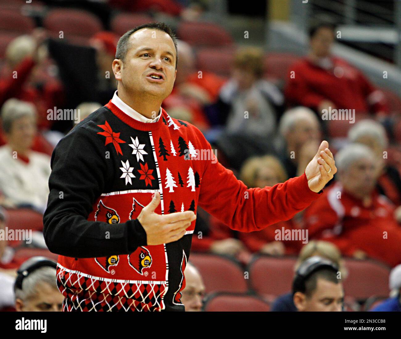 Louisville coach Jeff Walz gestures as he directs his team in their ...