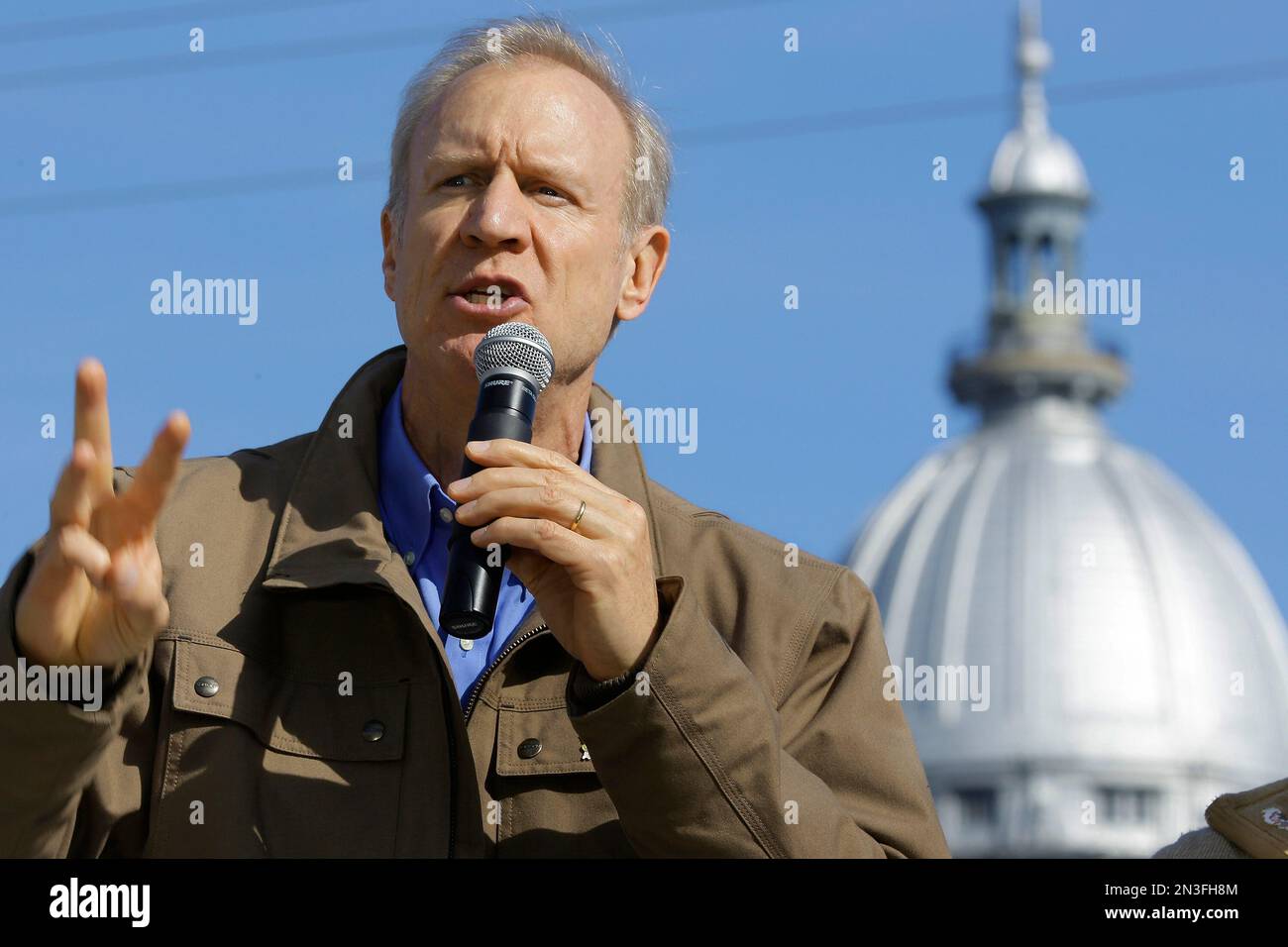 In this Monday, Nov. 3, 2014 photo, Republican gubernatorial candidate ...