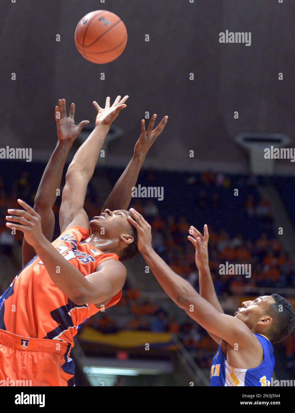 Illinois' guard Malcolm Hill (21) goes up for a shot in front of Coppin ...