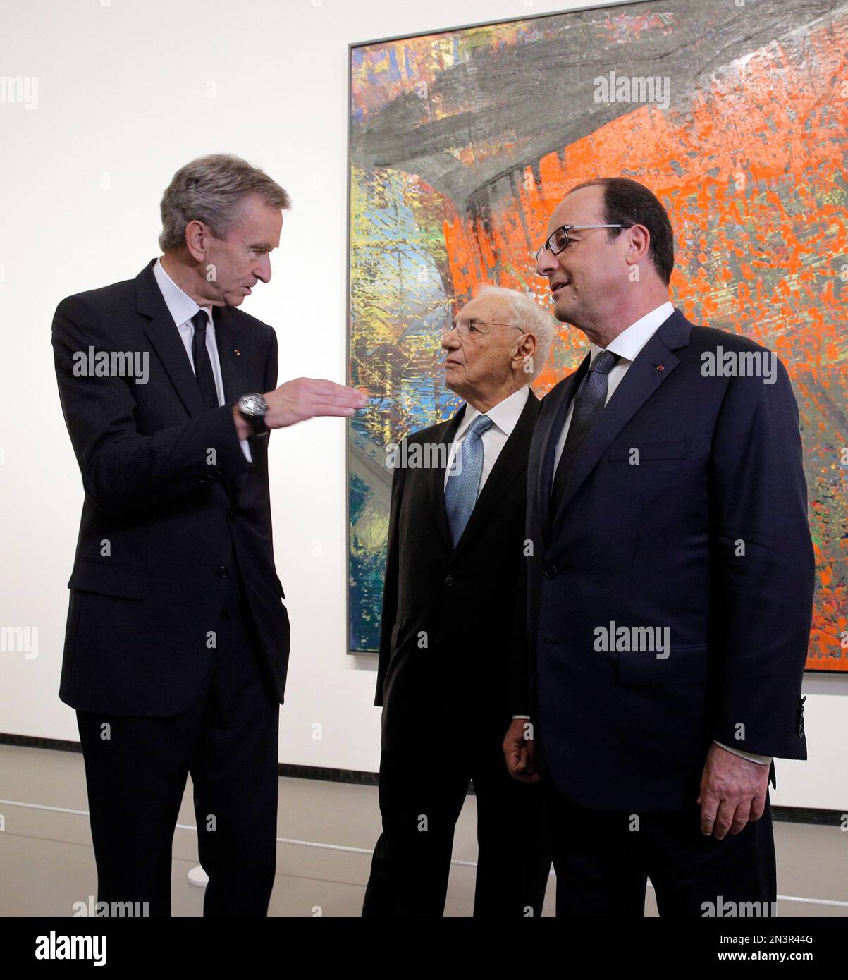 French President Francois Hollande, right, American architect Frank ...