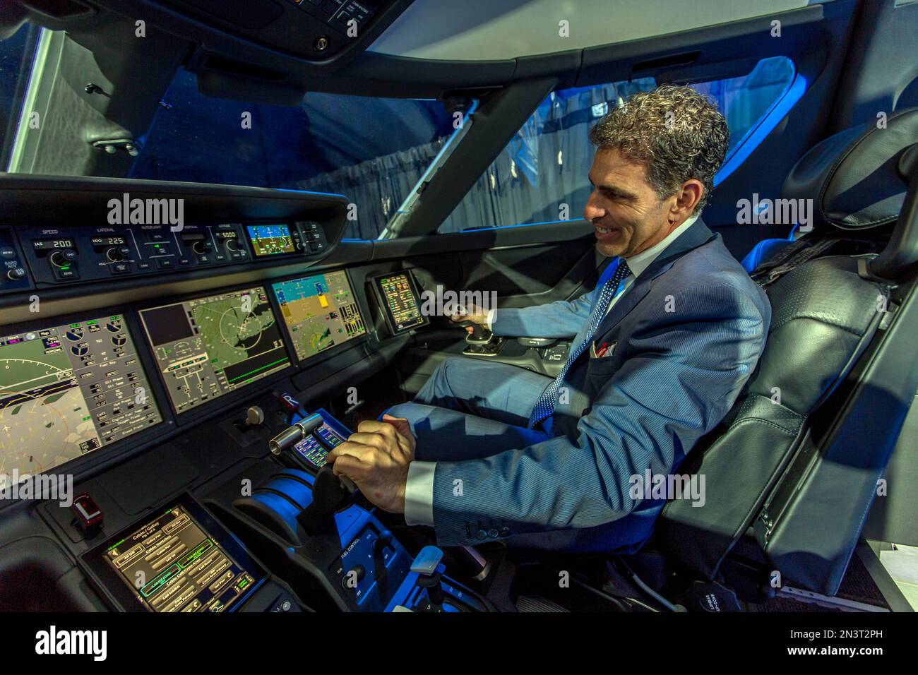 Flexjet chairman Kenn Ricci gets a feel for the new Gulfstream symmetry ...