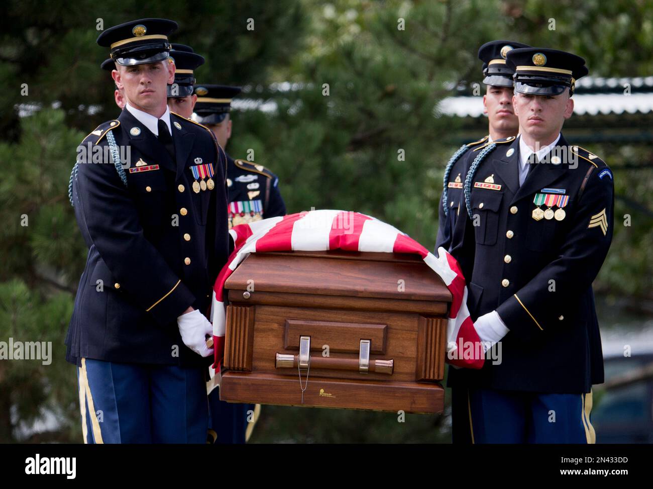 Army honor guards carry the coffin containing the remains of U.S. Army ...