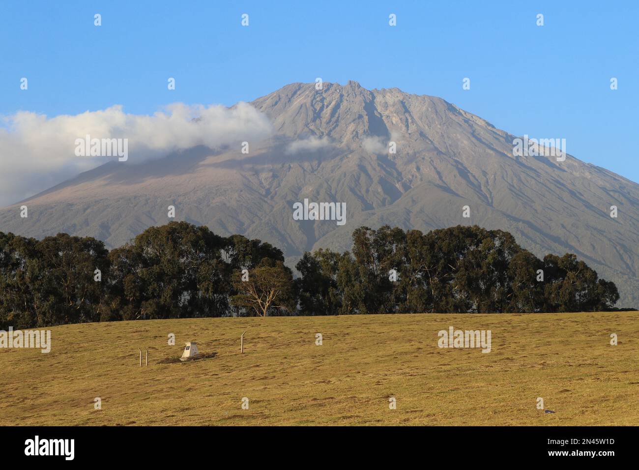 Meru gipfel -Fotos und -Bildmaterial in hoher Auflösung – Alamy
