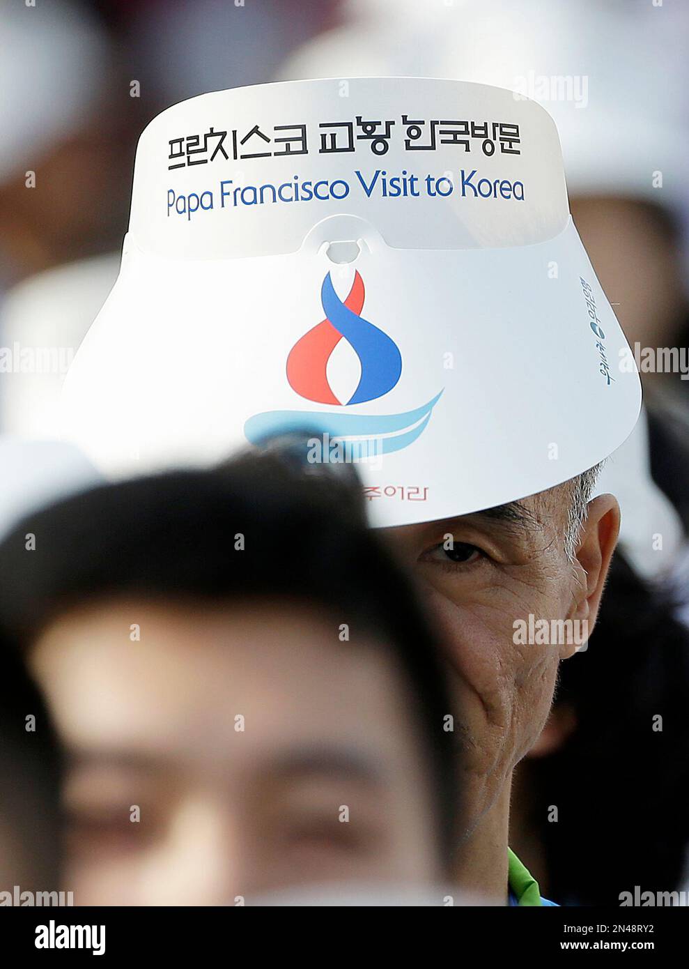 The faithful wait for the arrival of Pope Francis for a mass and the ...