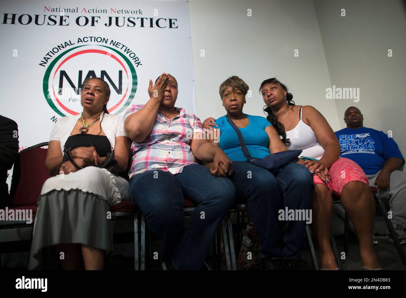From left, Esaw Garner, wife of Eric Garner, daughter Emerald Garner ...