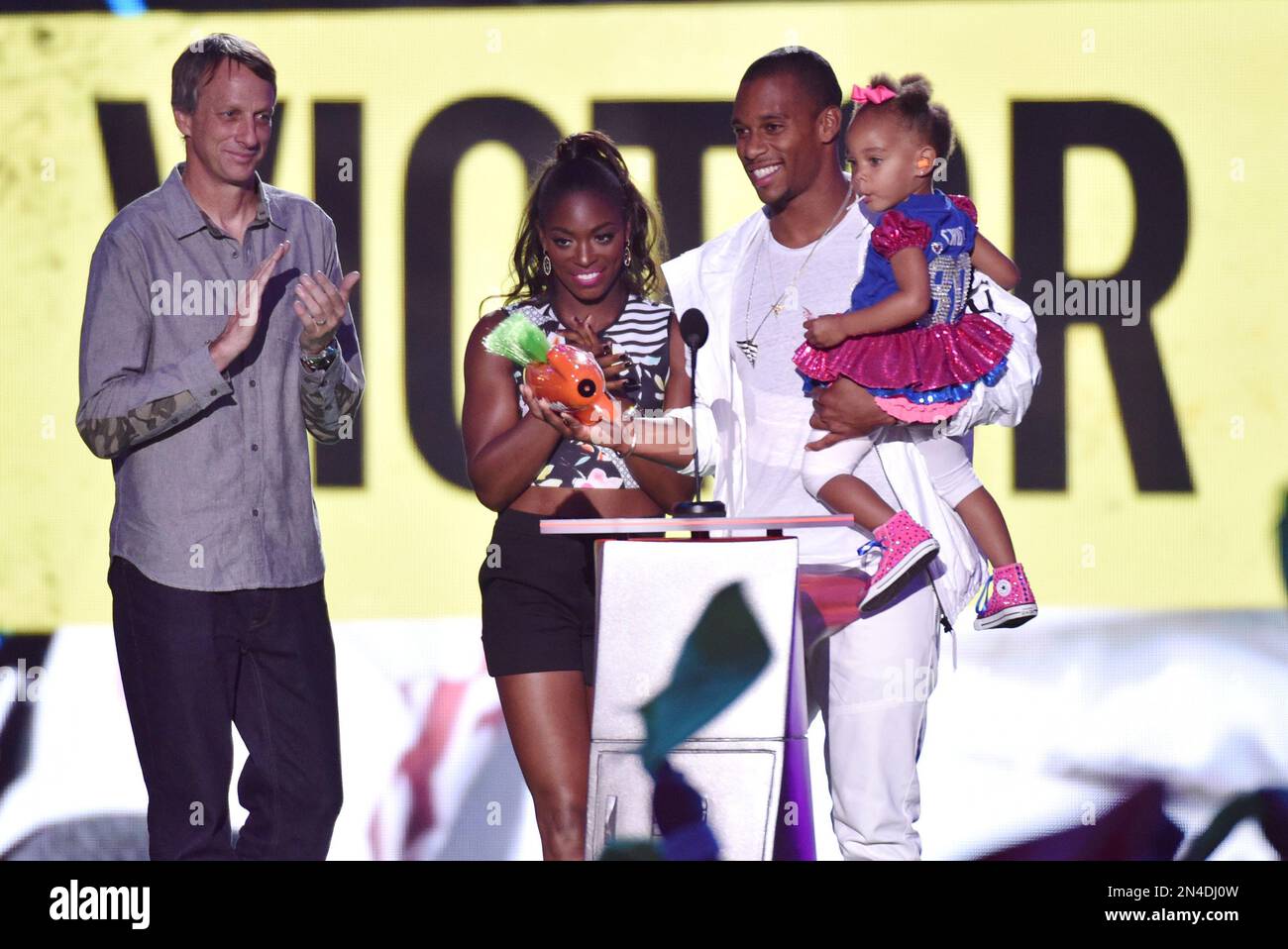 Victor Cruz, of the New York Giants, right, with his daughter Kennedy ...