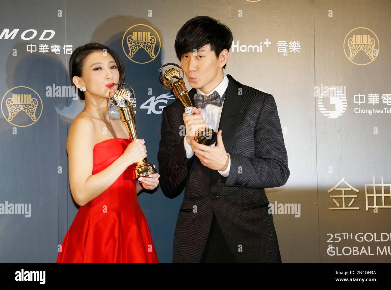 Malaysian singer Penny Tai, left, and Singapore singer JJ Lin kiss ...