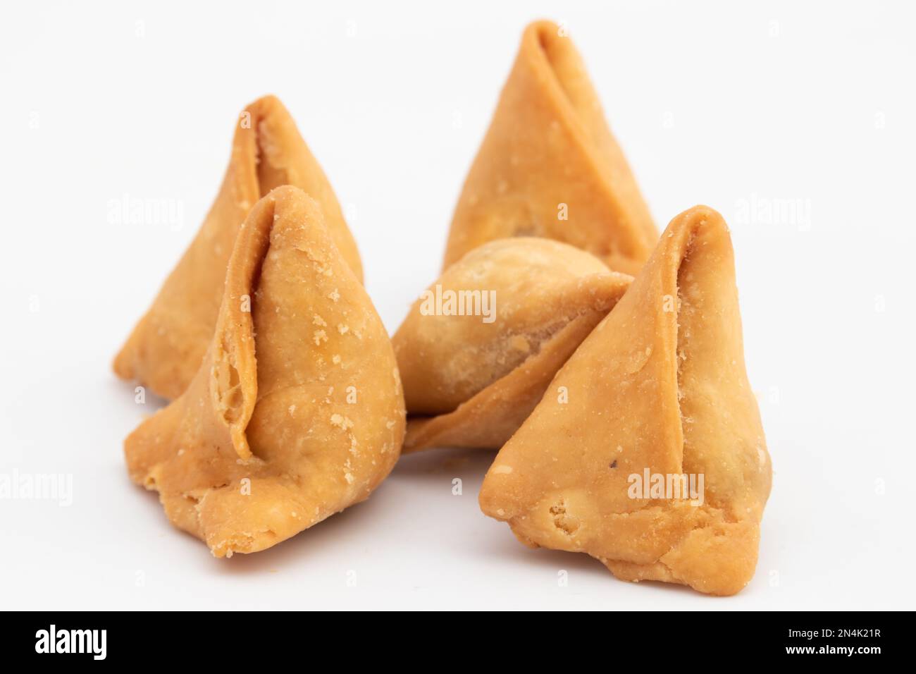 Samosa snacks Ausgeschnittene Stockfotos und -bilder - Alamy