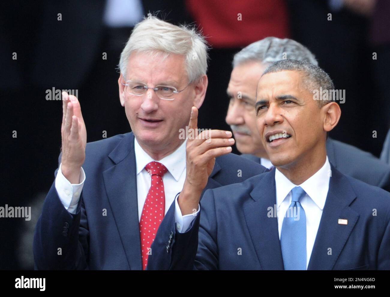 US President Barack Obama and Swedish Foreign Minister Carl Bildt, left ...