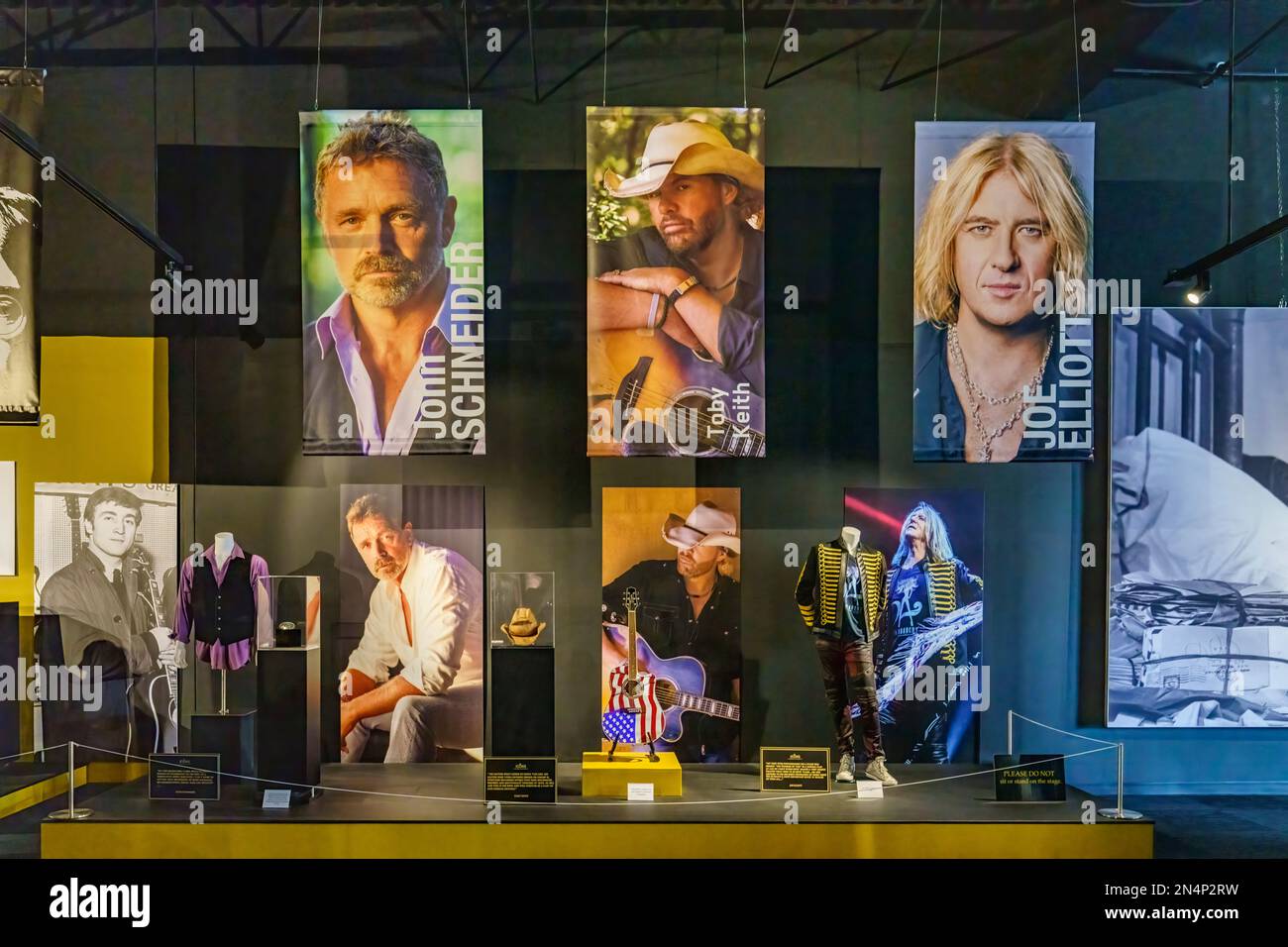 Ausstellung von von von ihm beeinflussten Entertainern im Elvis Presley ...