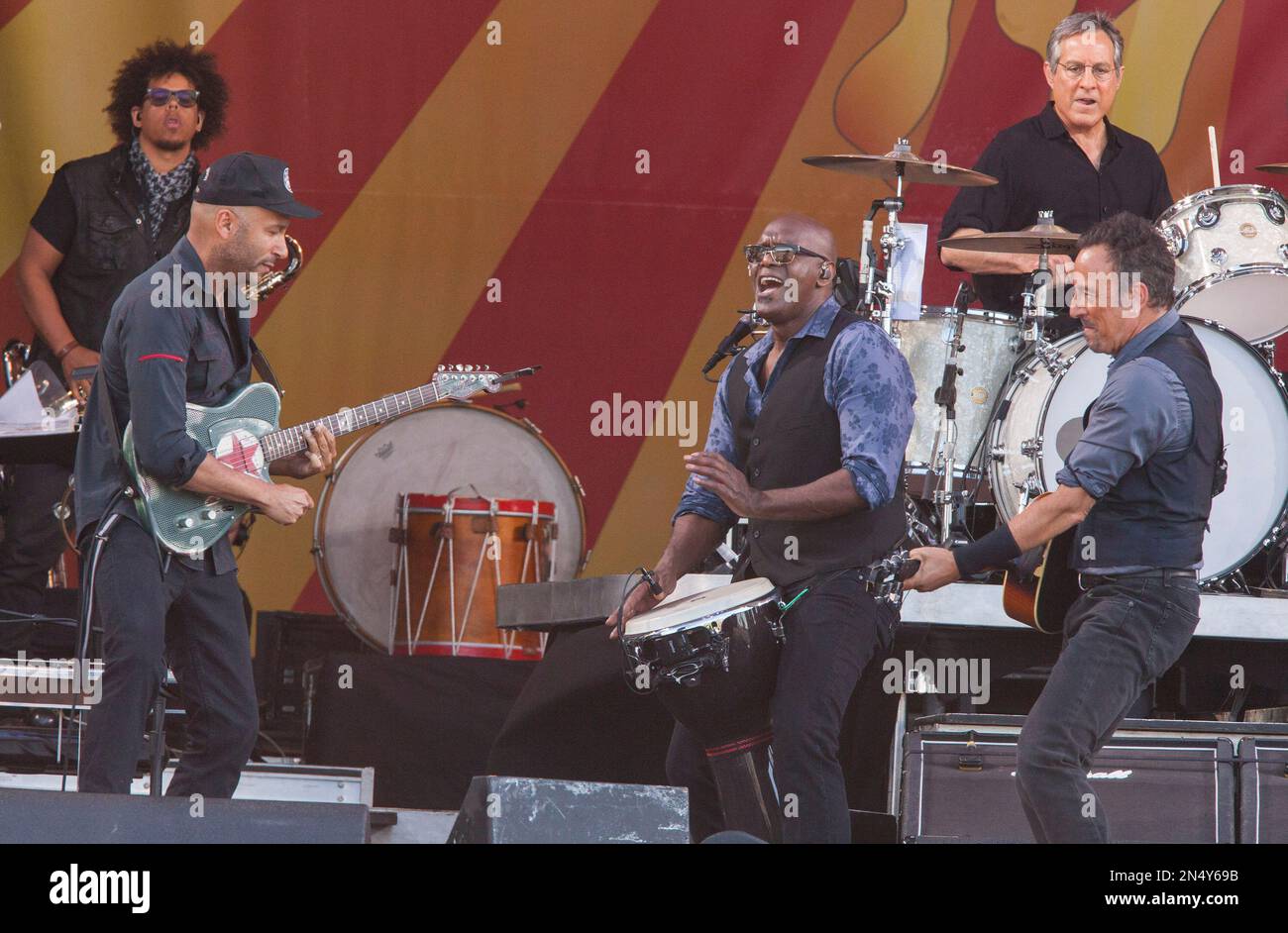 Tom Morello (left) performs with Bruce Springsteen and the E Street ...
