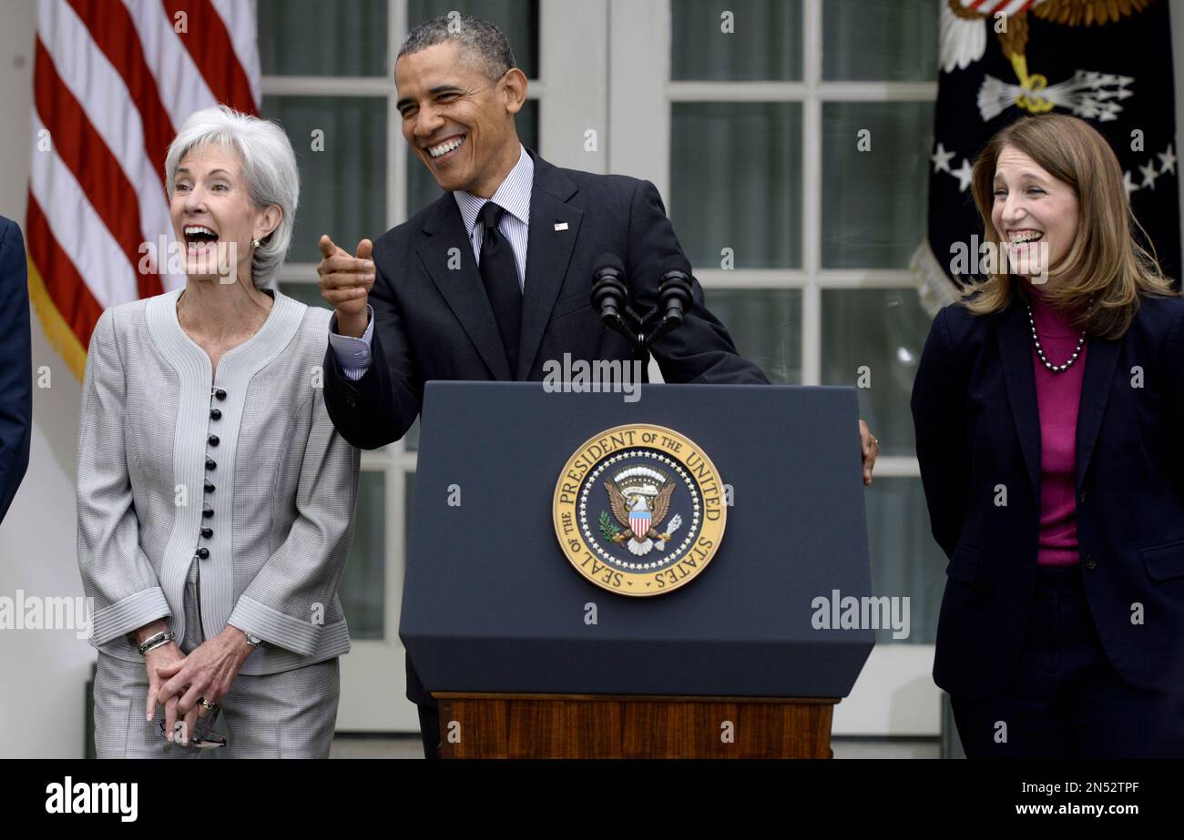 President Barack Obama, flanked by outgoing Health and Human Services ...