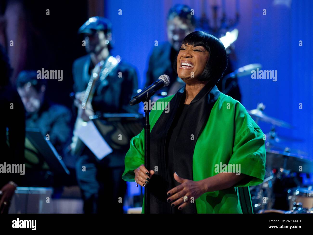 Patti LaBelle sings "Over the Rainbow" during the "In Performance at ...