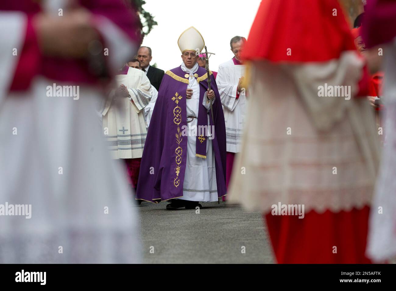 Pope Francis walks in procession with other prelates at the Santa ...