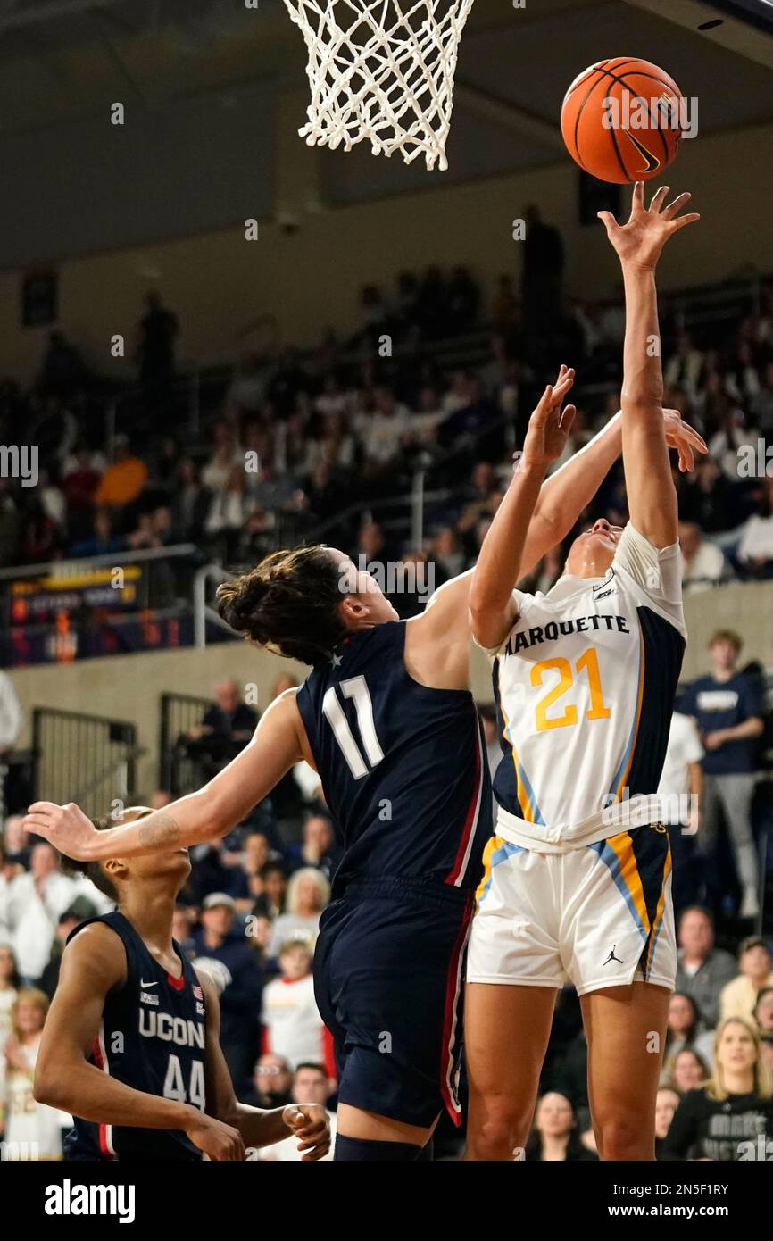 Marquette's Emily La Chapell (21) shoots against UConn's Lou Lopez ...