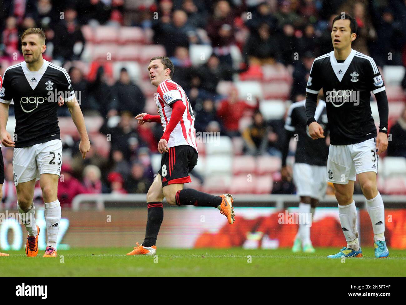 Sunderland's Craig Gardner, center, celebrates his goal during their ...