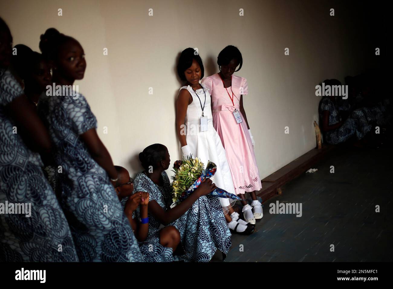 Young girls wait for Central African Republic's interim President ...