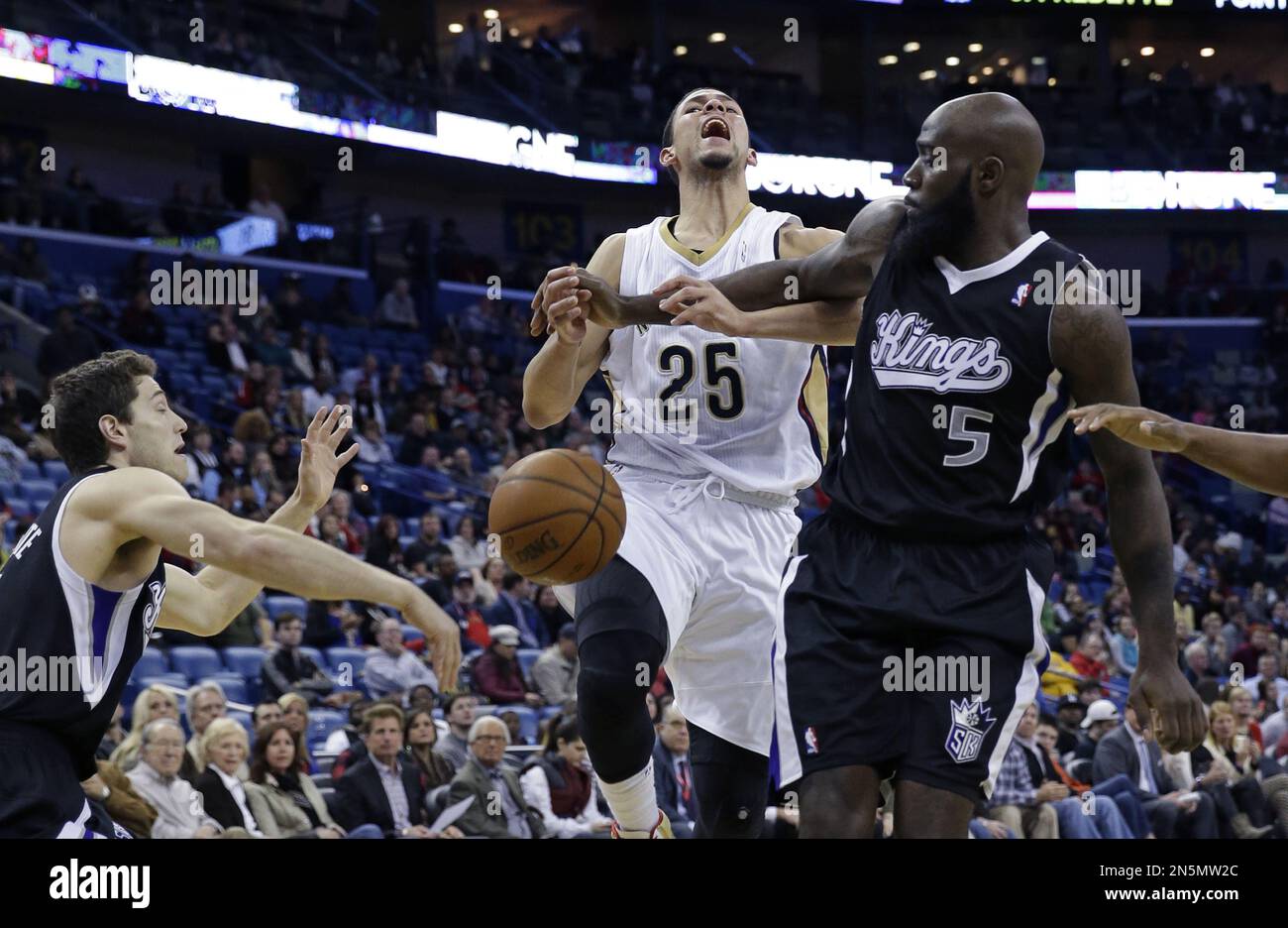 New Orleans Pelicans shooting guard Austin Rivers (25) is stripped of ...