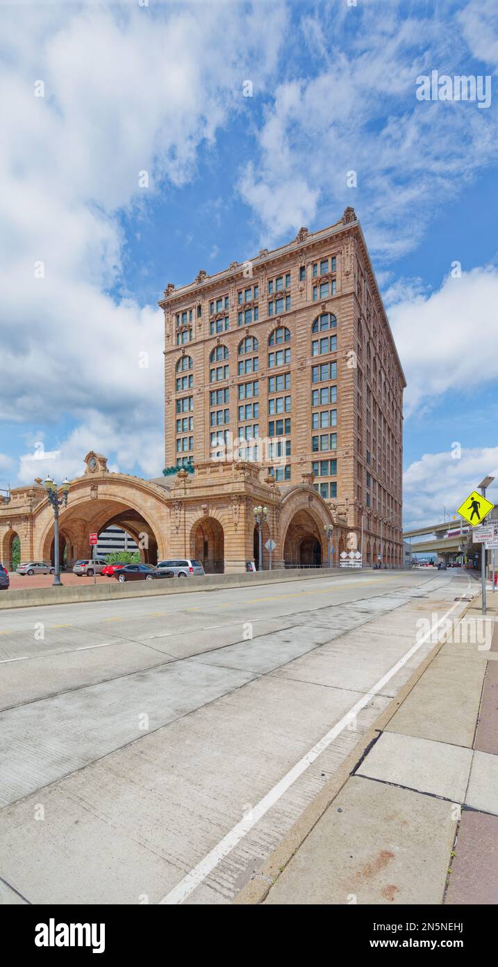 Pittsburgh Downtown: Das Pennsylvanian, heute Apartments, war ...