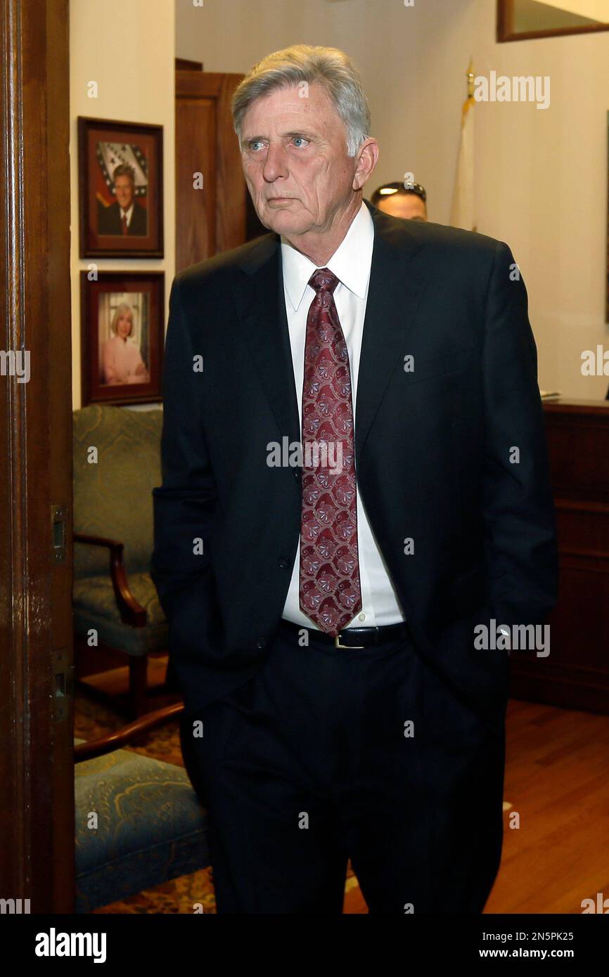 Arkansas Gov. Mike Beebe walks from his office in the Arkansas state ...