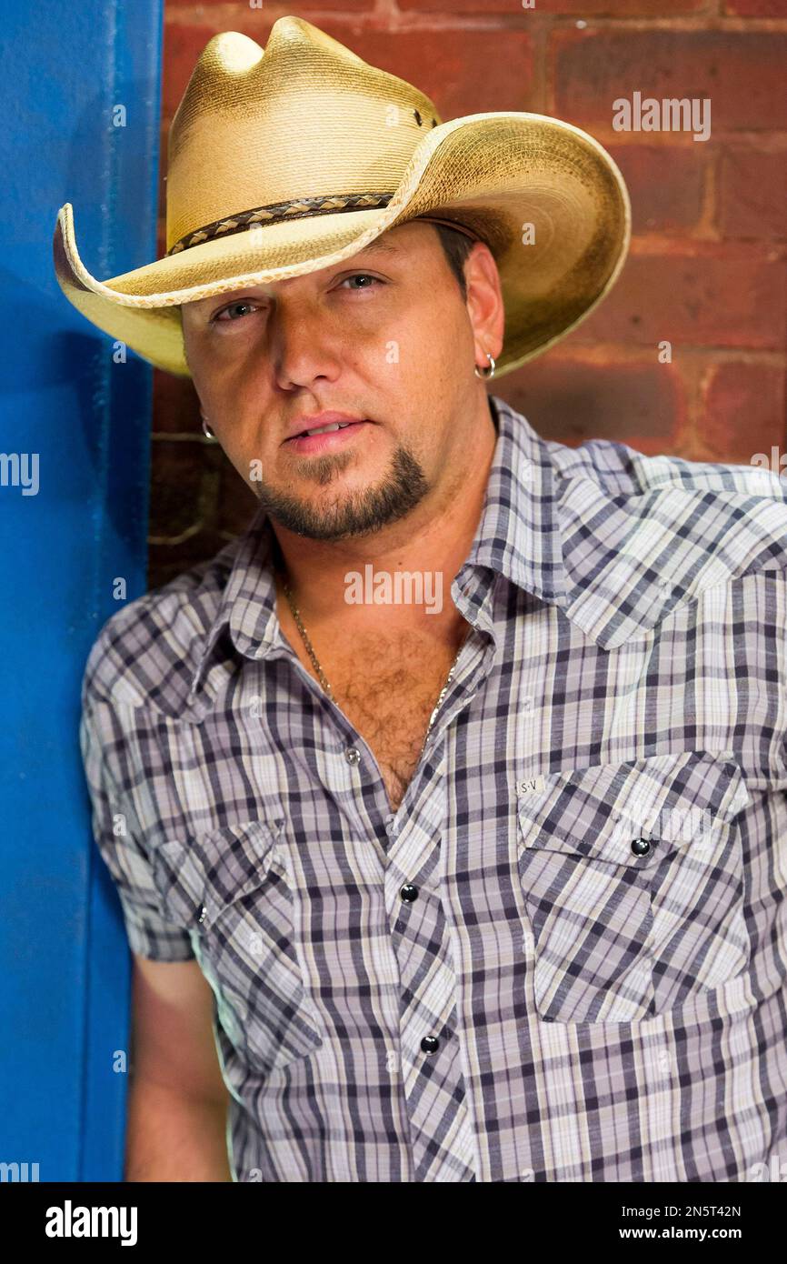 Country singer Jason Aldean poses on Thursday, Jan. 9, 2014, in New ...