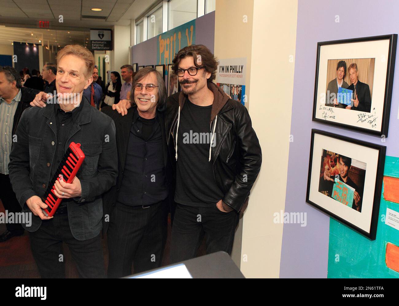 Celebrity photographer Scott Weiner (center) with Rob Hyman (left) and ...