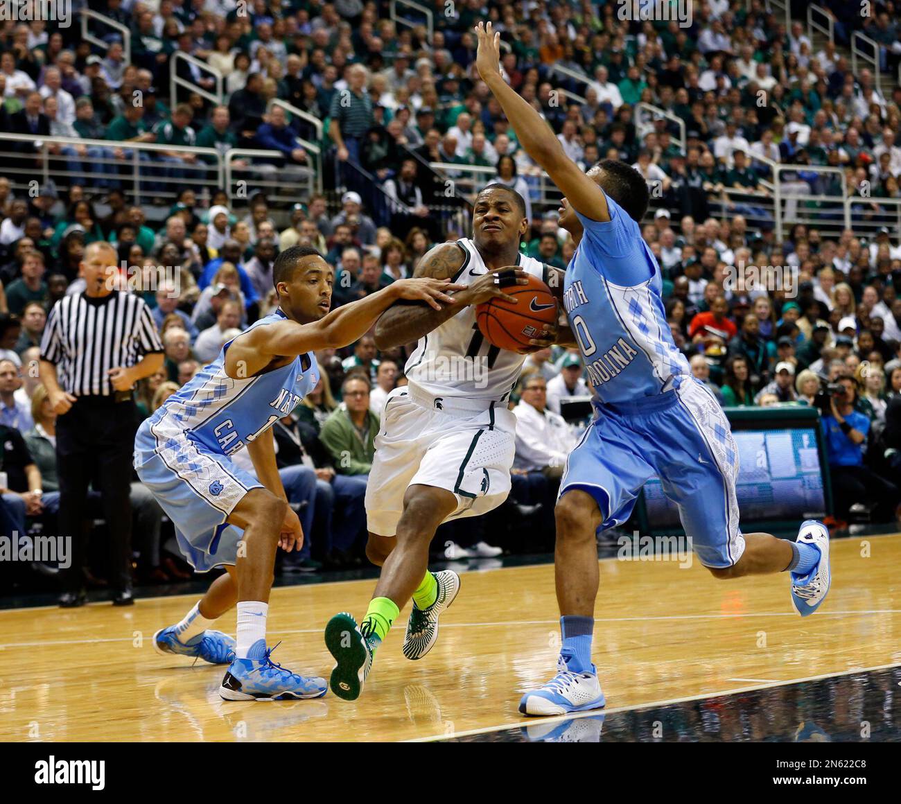 Michigan State Spartans guard Keith Appling (11) goes between North ...