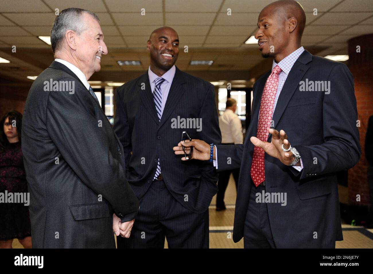 Former Connecticut basketball coach Jim Calhoun, left, speaks with ...