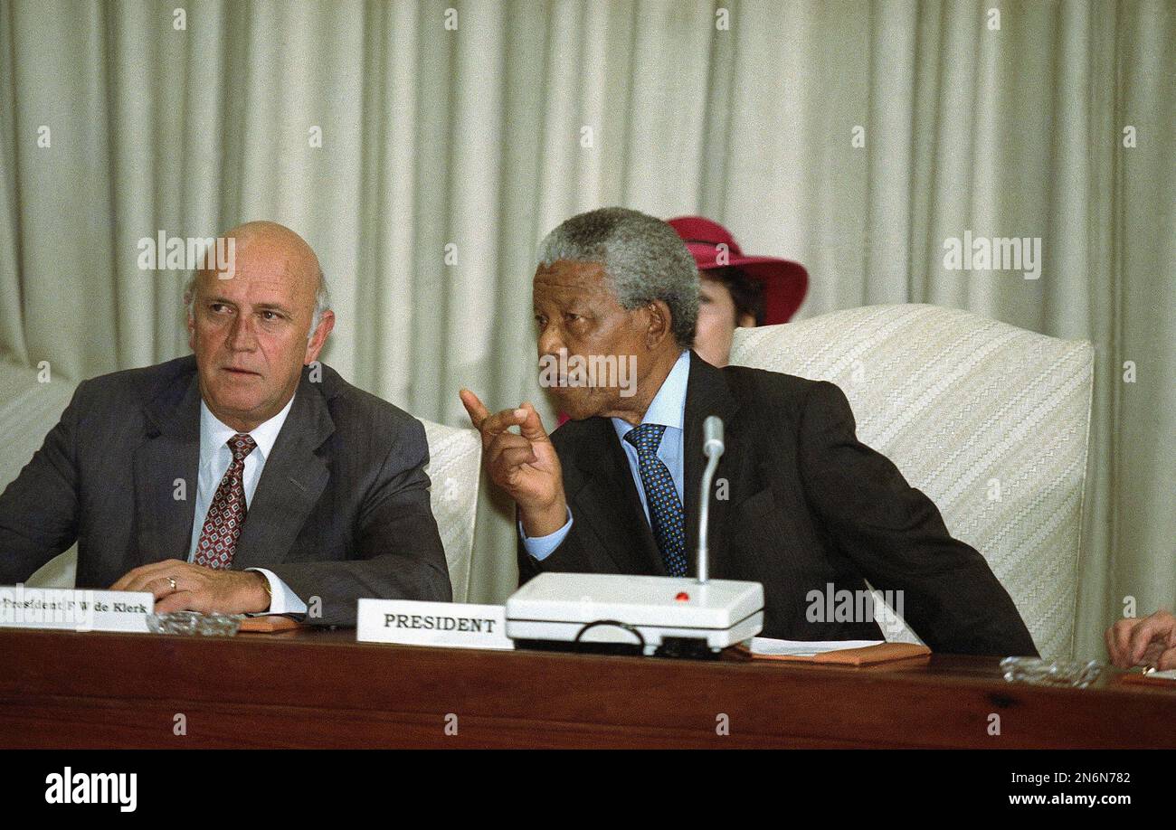 President Nelson Mandela confers with F.W. de klerk, his second deputy ...