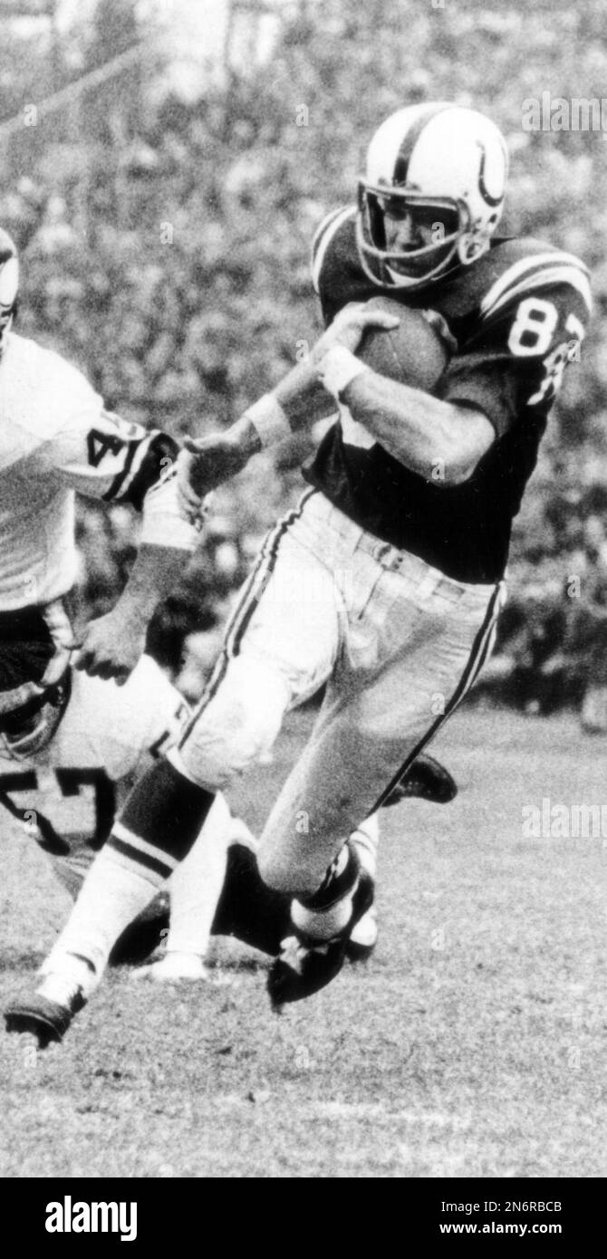 Raymond Berry, Baltimore Colts end is shown leaving Minnesota Vikings ...