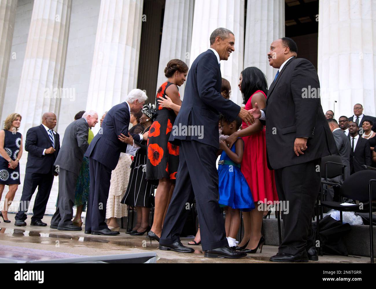 President Barack Obama shakes hands with Martin Luther King III, right ...