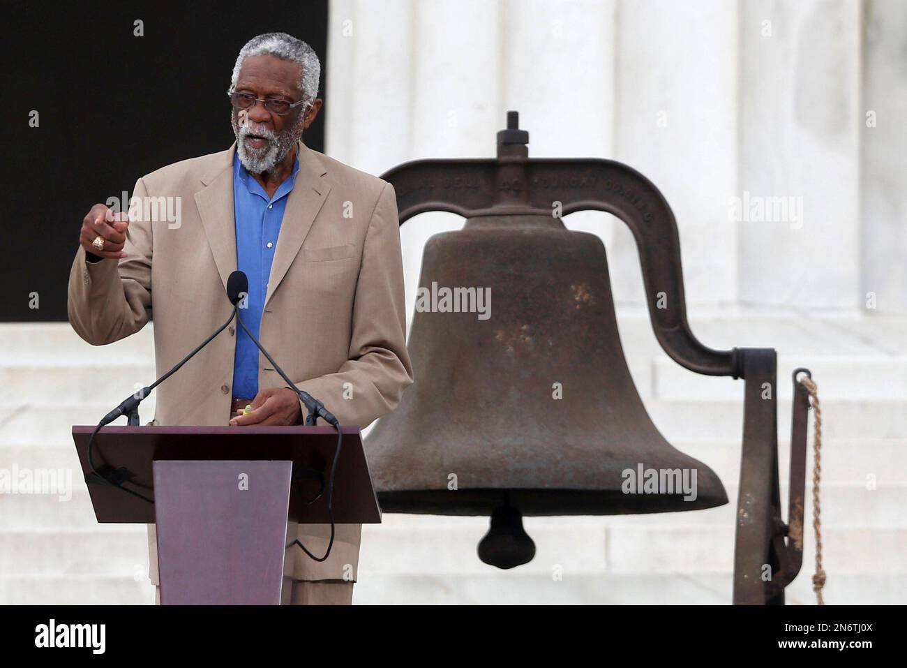 Former Boston Celtics and basketball hall of famer, Bill Russell speaks ...