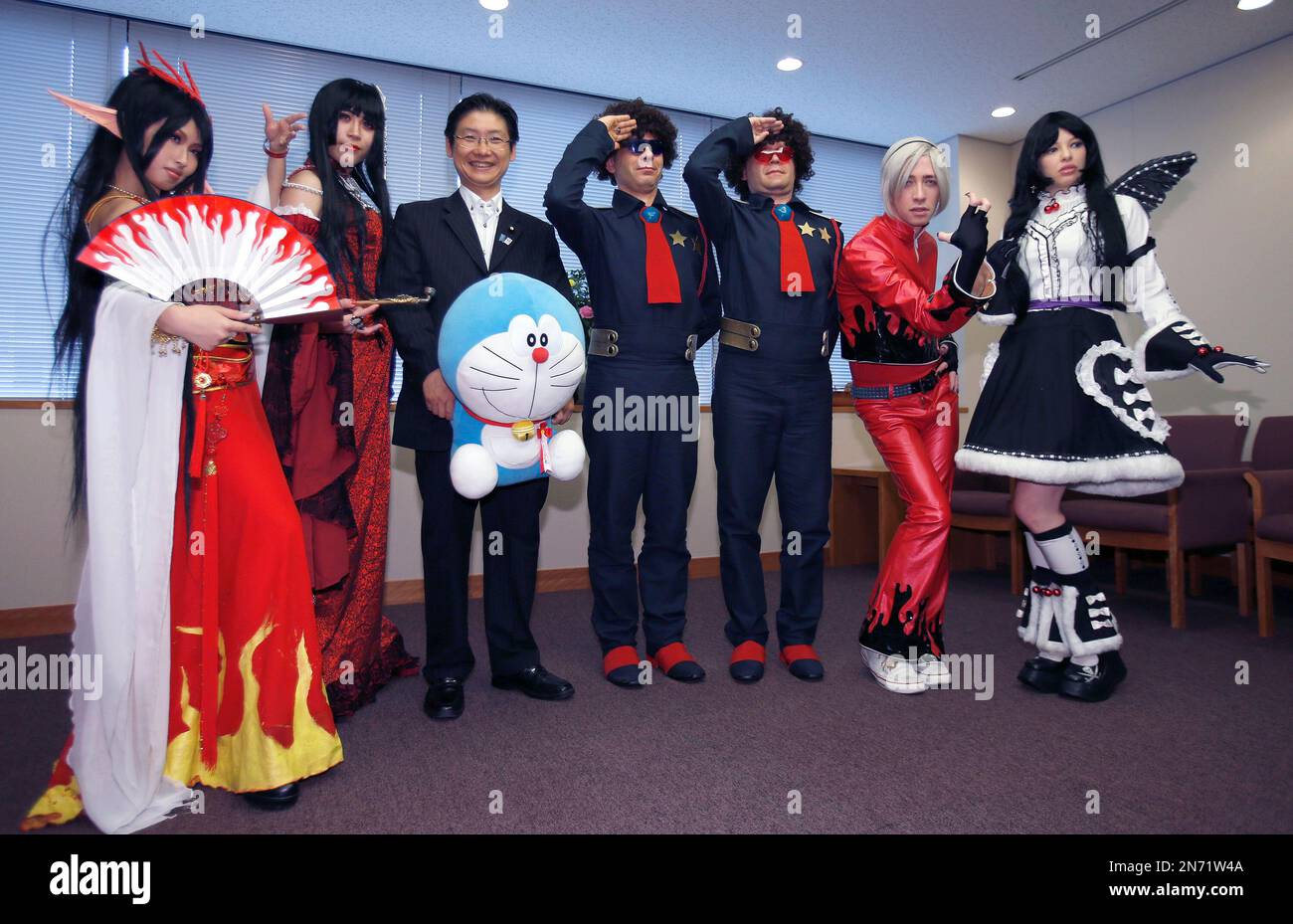 Costume players, from left to right, Chen Xiaoying and Wang Wenqian of ...