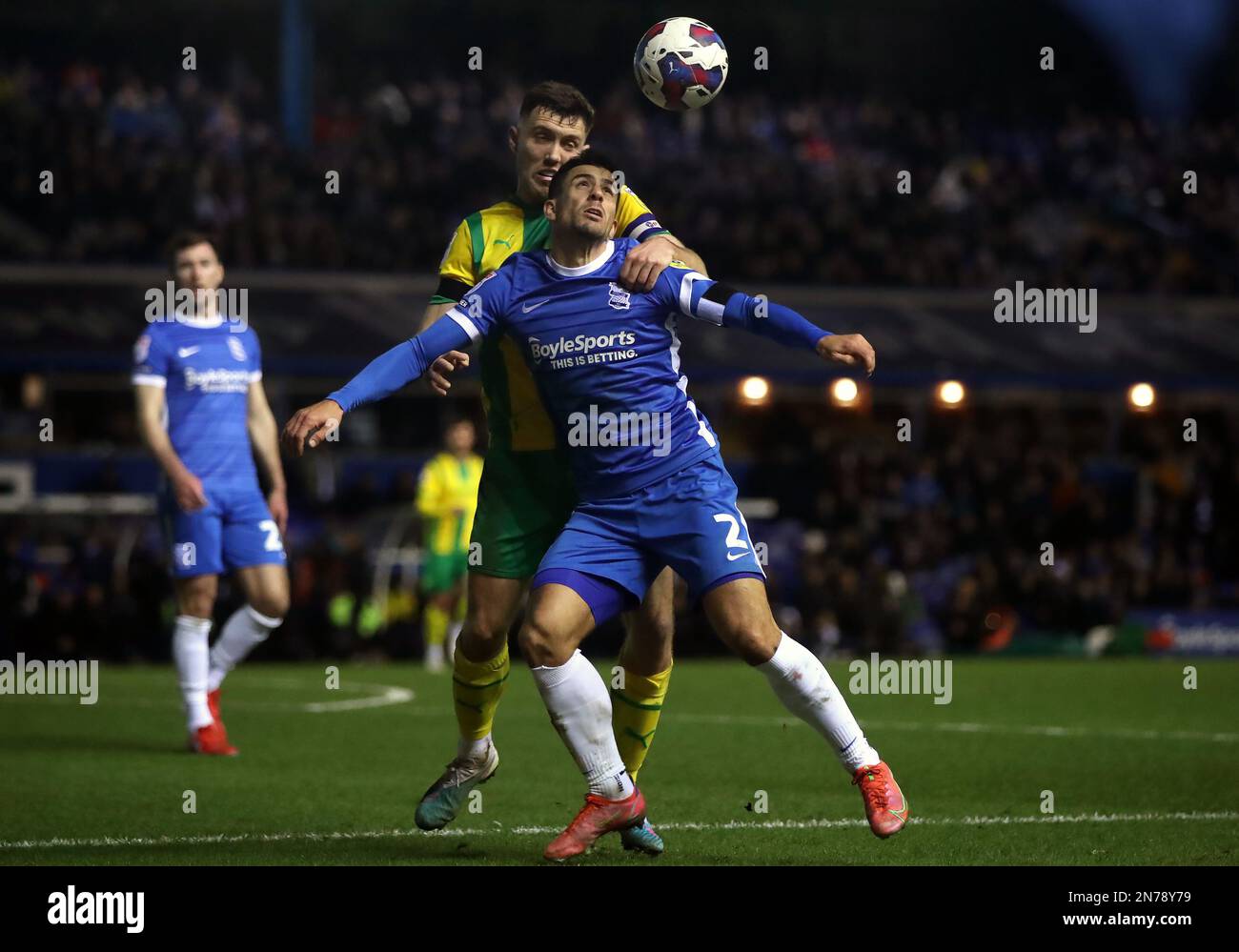 Dara O'Shea von West Bromwich Albion und Maxime Colin von Birmingham ...