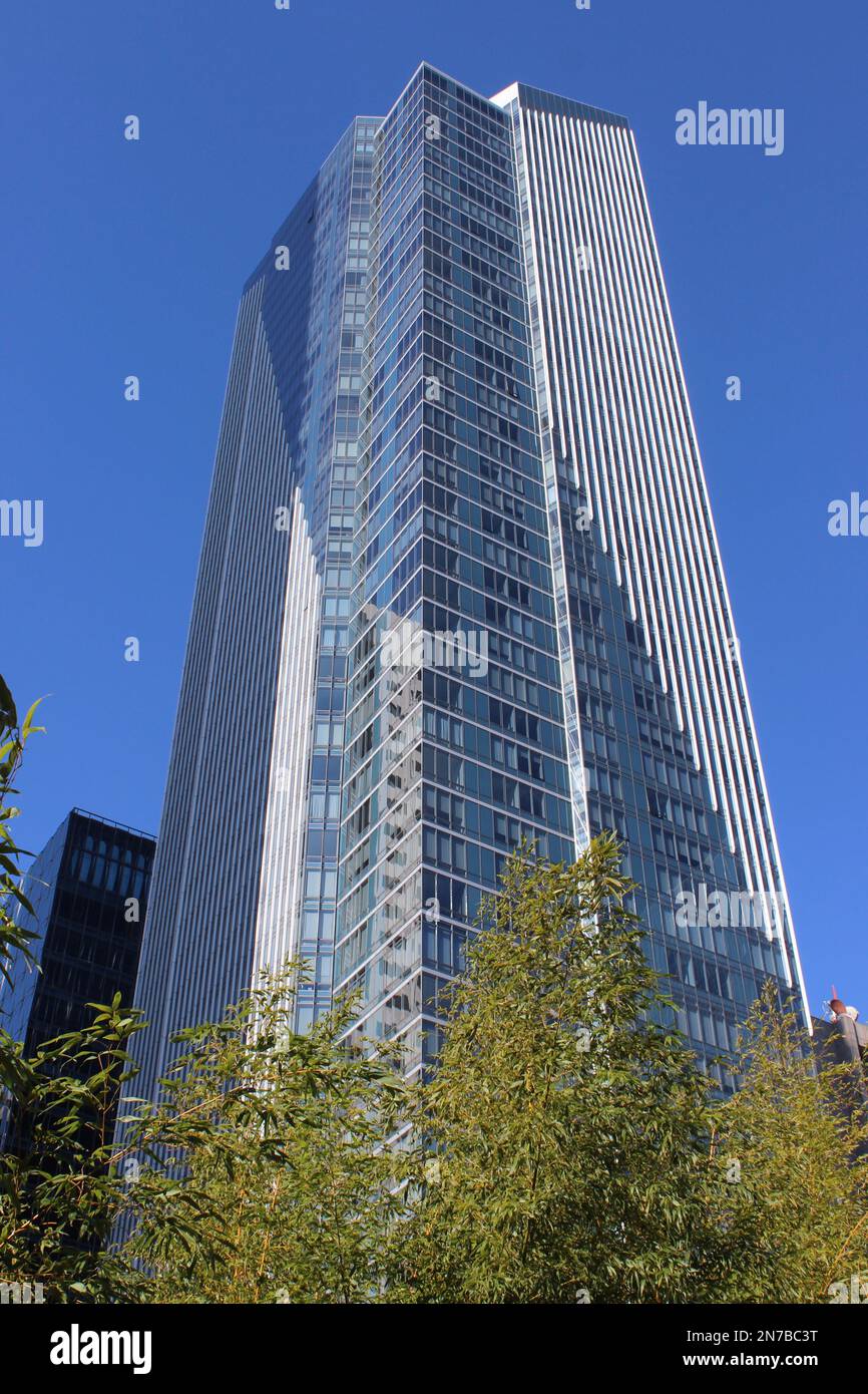 Tilting tower -Fotos und -Bildmaterial in hoher Auflösung – Alamy