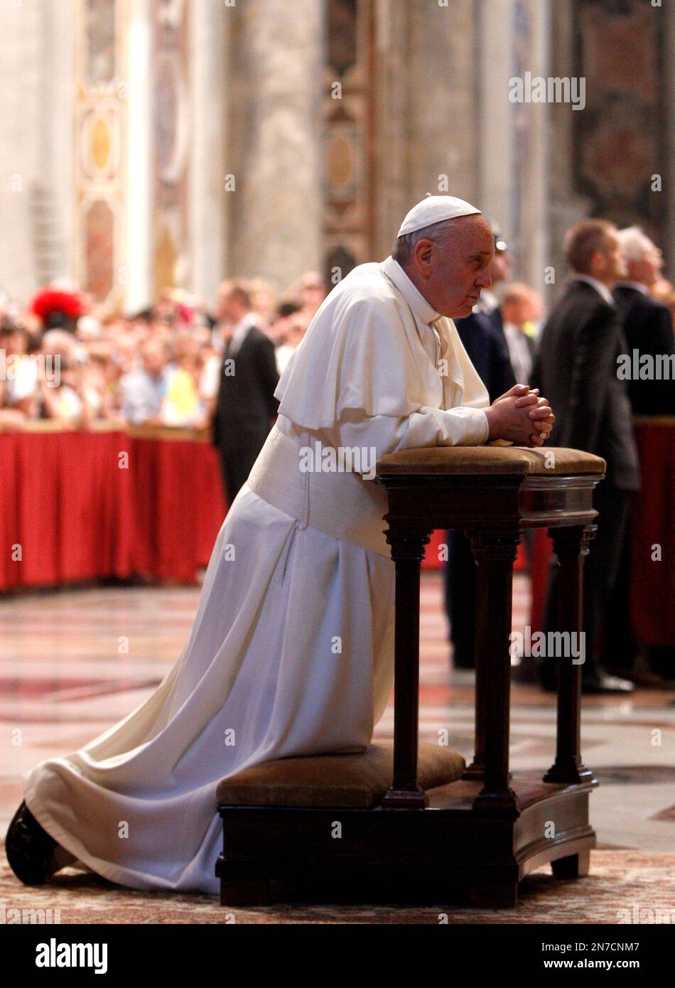Pope Francis prays in front of the tomb of Pope John XXIII at the end ...