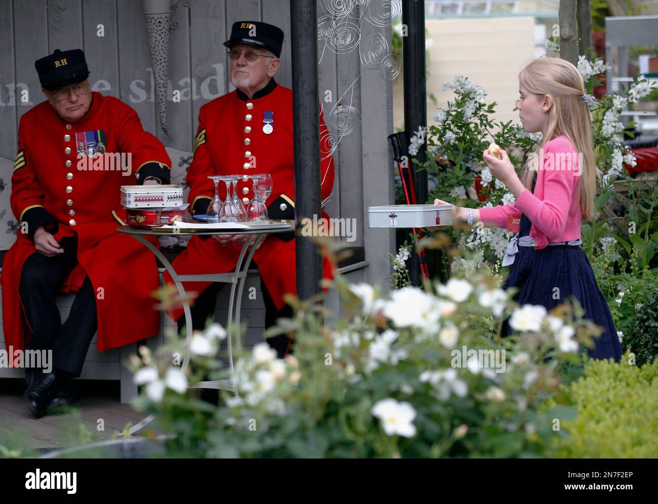 Two Chelsea pensioners, enjoy a coffee break as Clara Nicholson, age 10 ...
