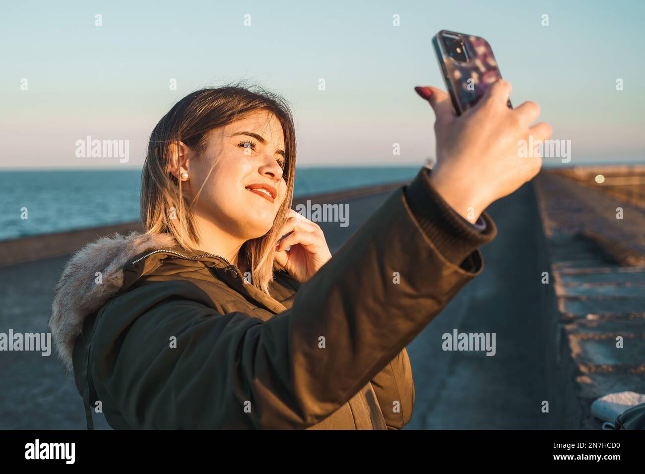 üppige frau -Fotos und -Bildmaterial in hoher Auflösung – Alamy