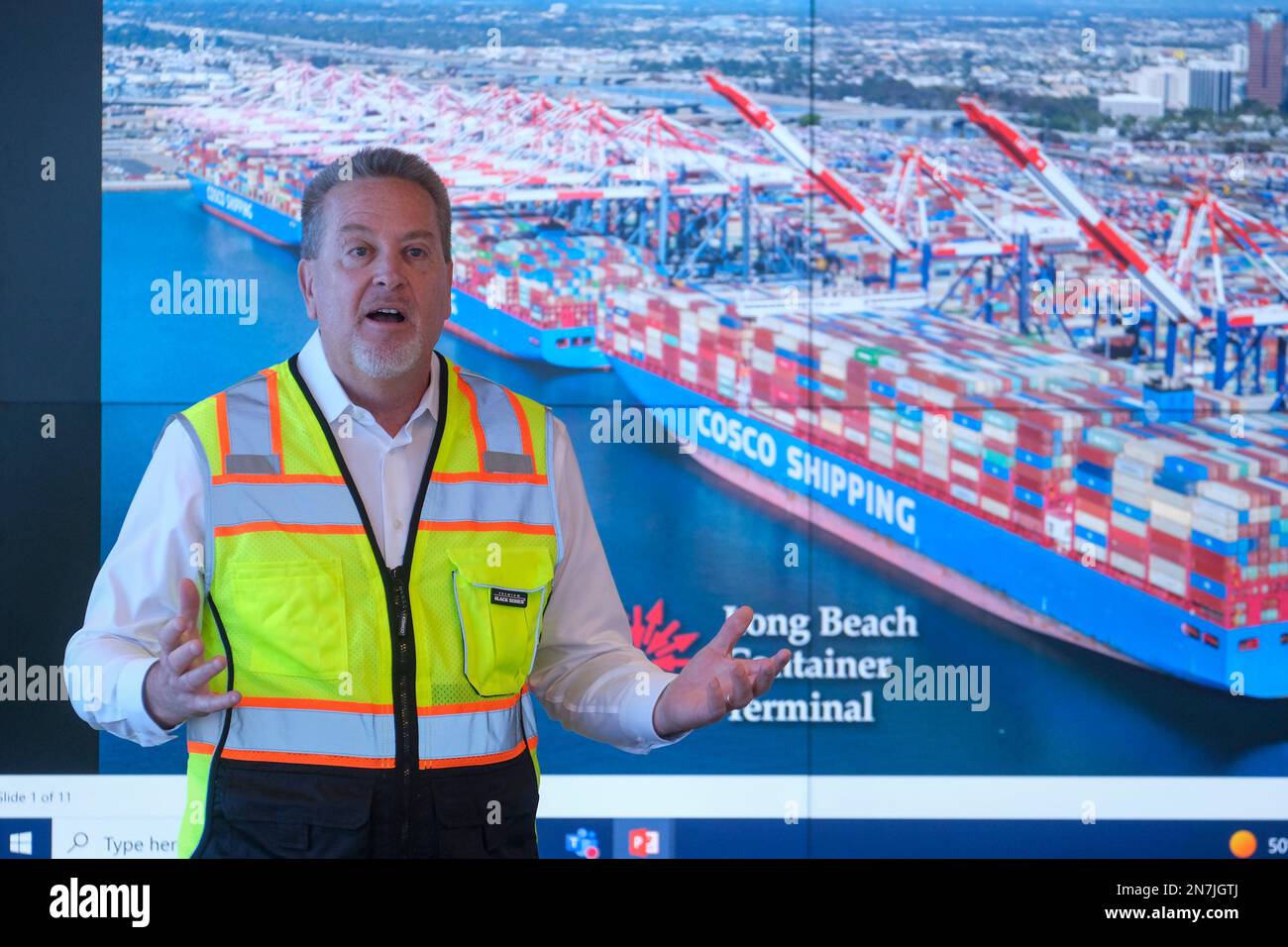 Der CEO von Long Beach Container Terminal, Anthony Otto, erläutert ...