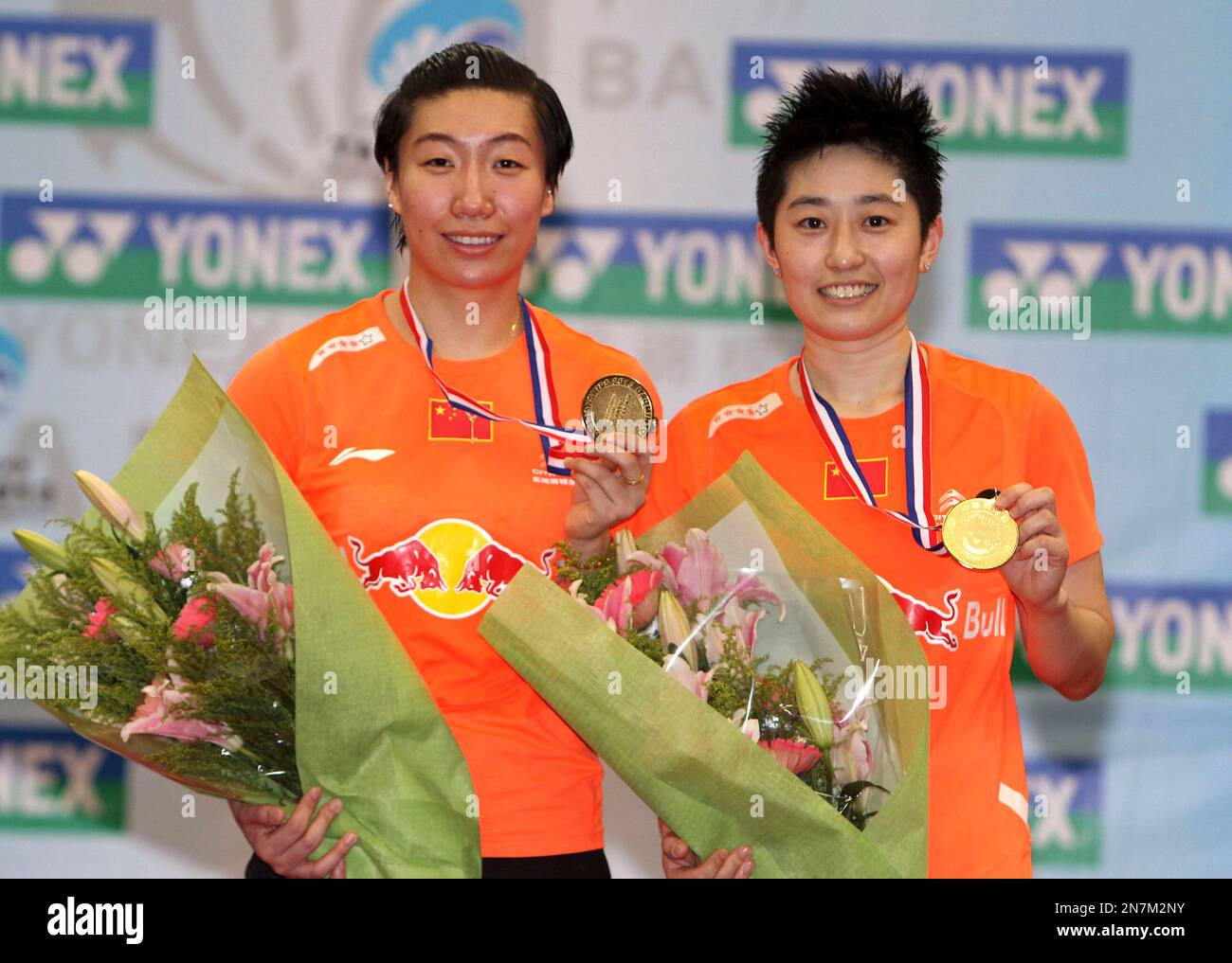 China's Wang Xiaoli, left, and Yu Yang pose with their gold medals ...