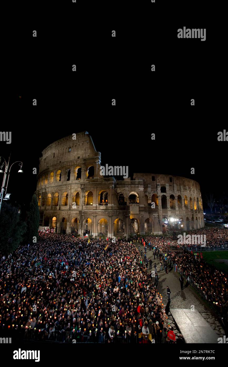 Pope Francis leads the Via Crucis (Way of the Cross) torchlight ...