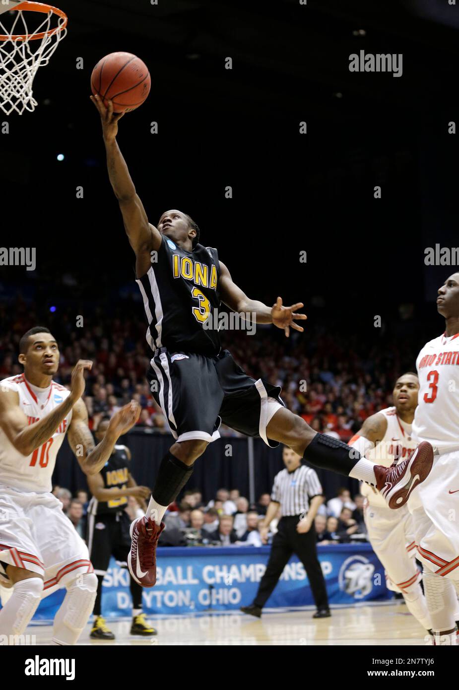 Iona guard Tavon Sledge (3) drives between Ohio State forward LaQuinton ...