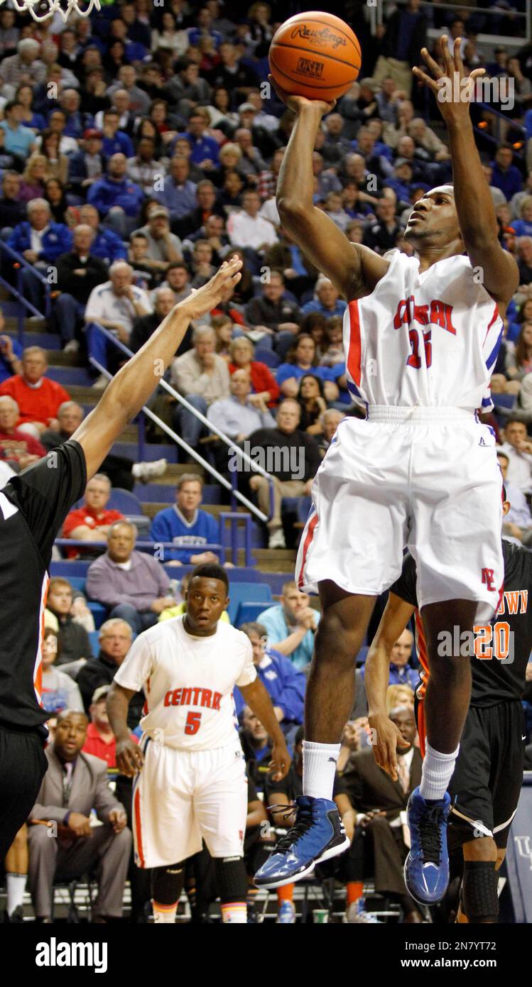 Madison Central's Dominique Hawkins, right, shoots over Hopkinsville's ...