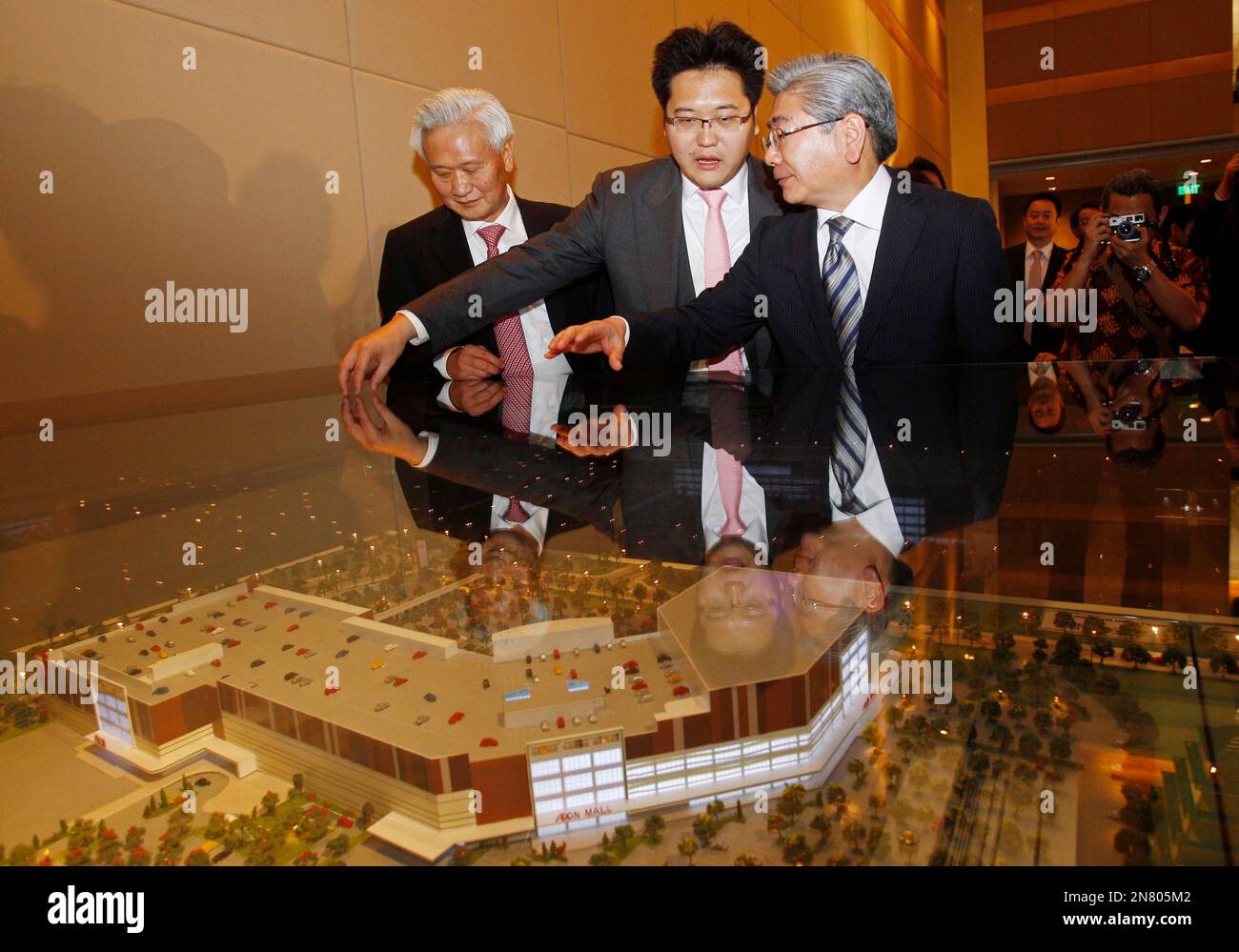 CEO of AEON Mall Soichi Okazaki, right, talks with Group CEO of Sinar ...